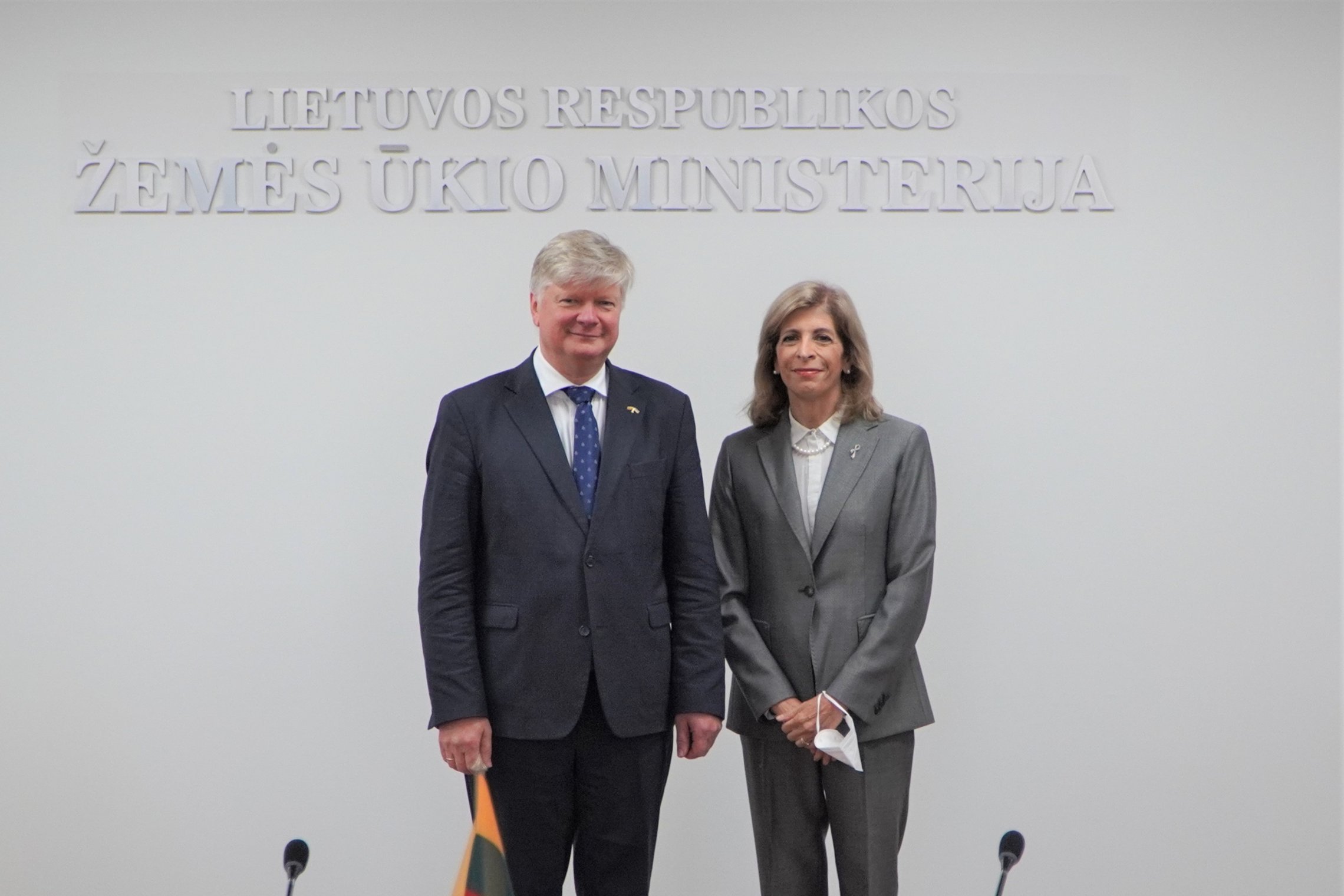 Ministras K. Navickas su EK sveikatos, maisto saugos komisare aptarė ...